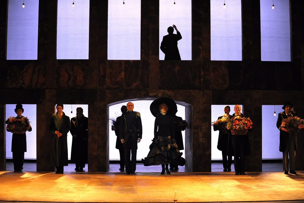 Una versione del revisore di Gogol' in scena al Teatro Argentina di ...