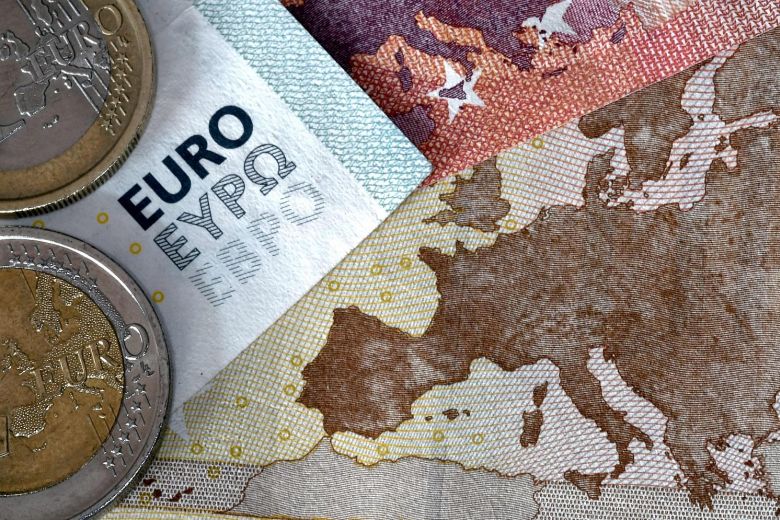 L'Euro compie 20 anni. Un lungo cammino pieno di gioie e difficoltà ...